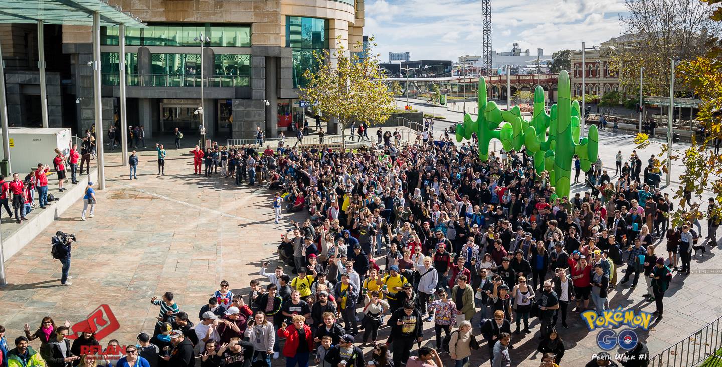 Accorse oltre 2000 persone al primo raduno australiano di Pokémon GO ...